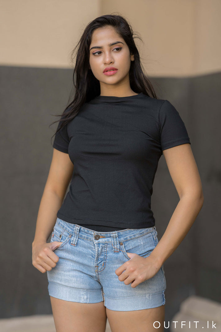 Basic Crew Neck Tee – OUTFIT